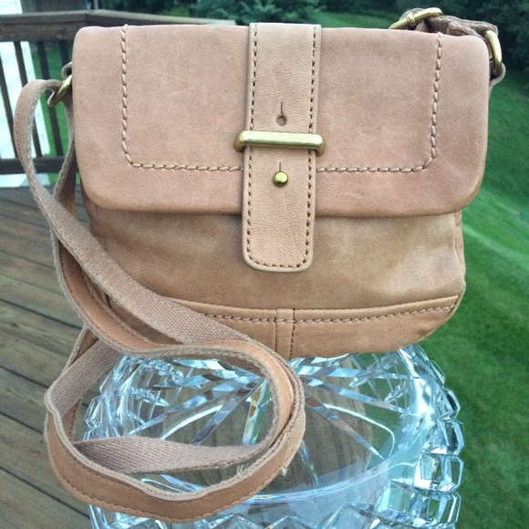 Fossil | Bags | Tan Fossil Crossbody | Poshmark